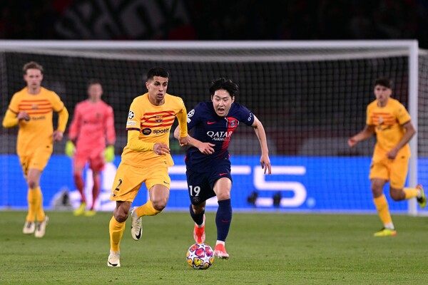 '이강인 61분 출전' PSG, UCL 8강 1차전서 바르셀로나에 2-3 역전패