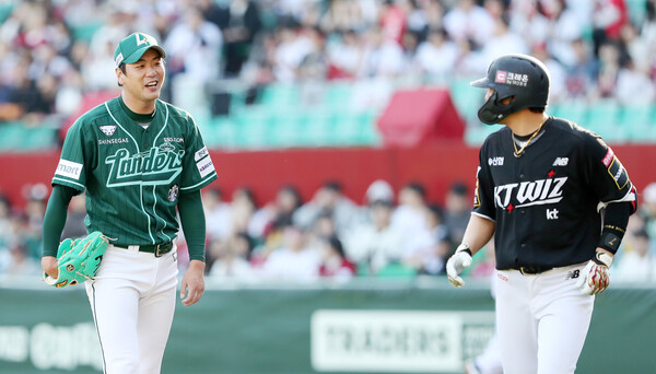 가을야구 막차 경쟁 끝까지 간다… KT-SSG '5위 결정전' 성사되나