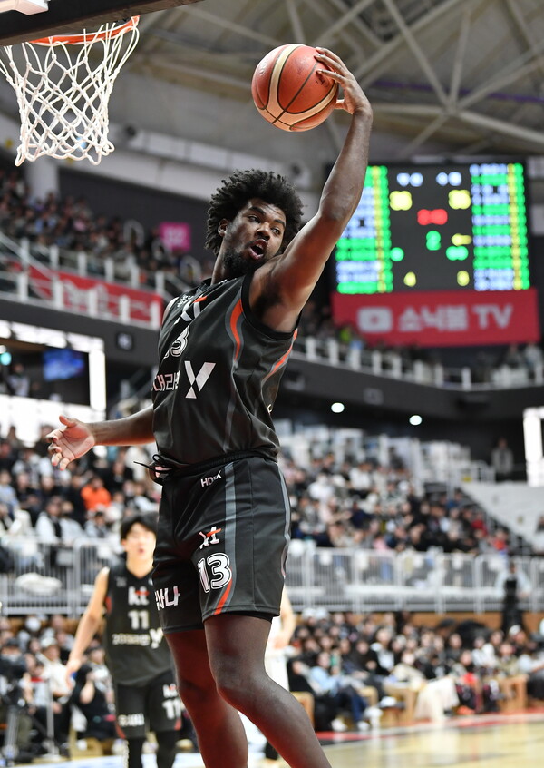 '허훈 부상 복귀' KT, KCC에 86-68 승… 단독 3위 도약