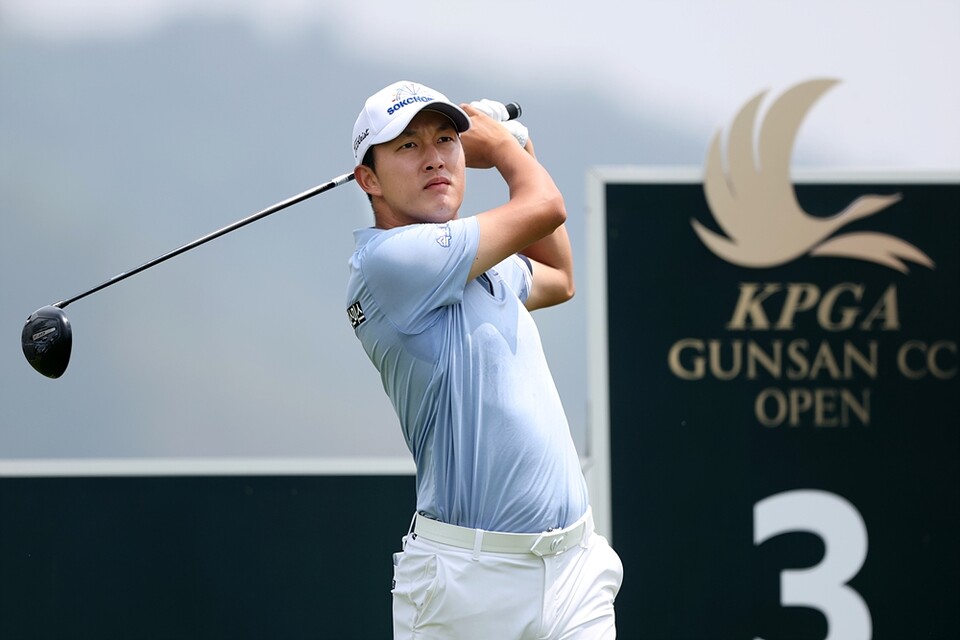 8언더파 맹타... 김백준, KPGA 군산CC 오픈 1R 단독 선두