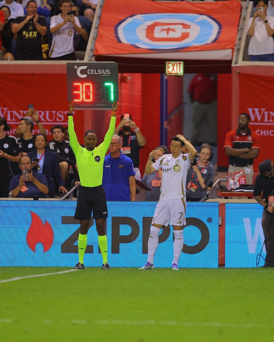 손흥민, LAFC 데뷔전서 동점 PK 유도... 시카고와 2-2 무승부